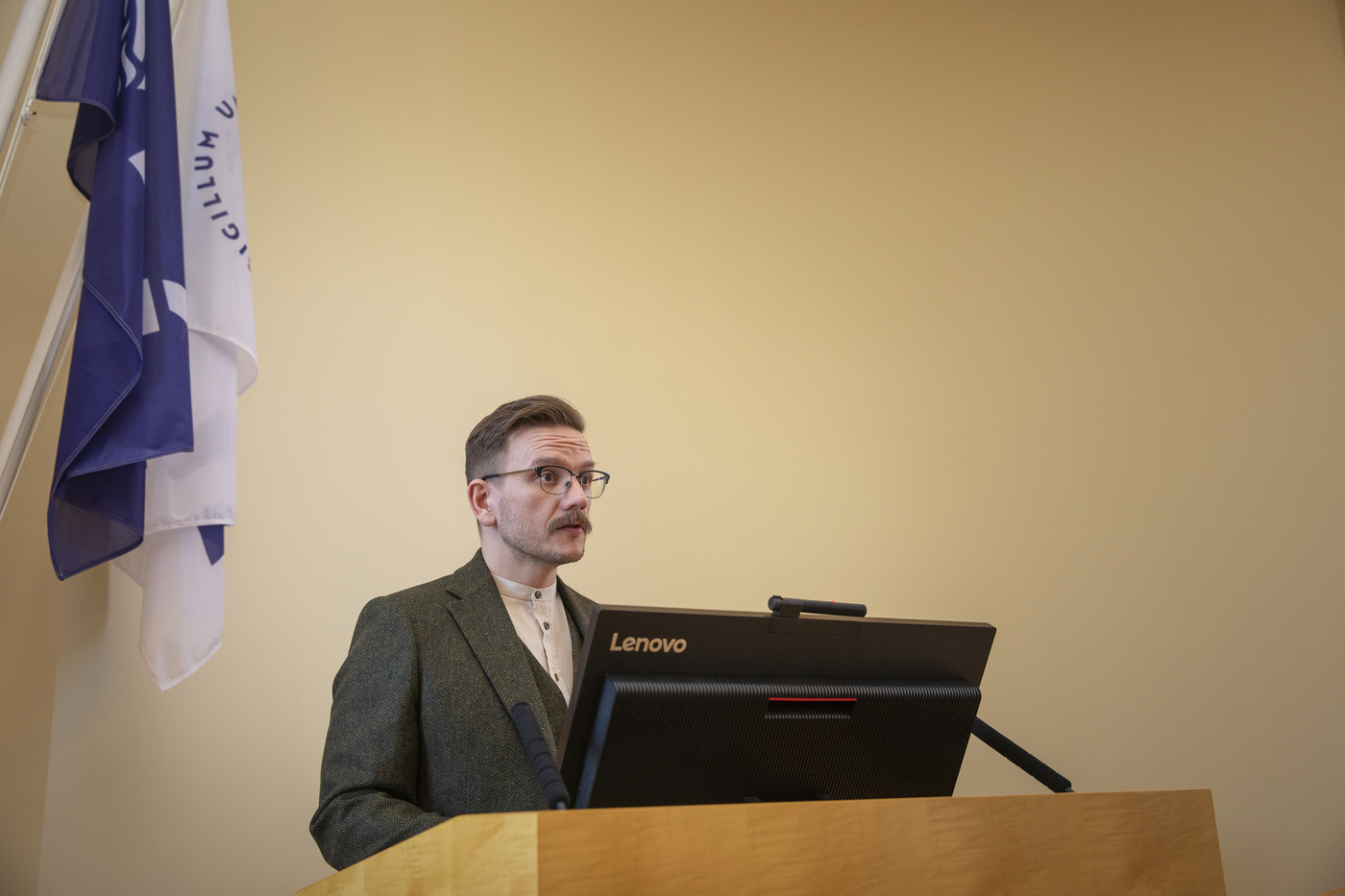 Tókst á við eðli samskiptavandamála með heimspekilegum verkfærum ...